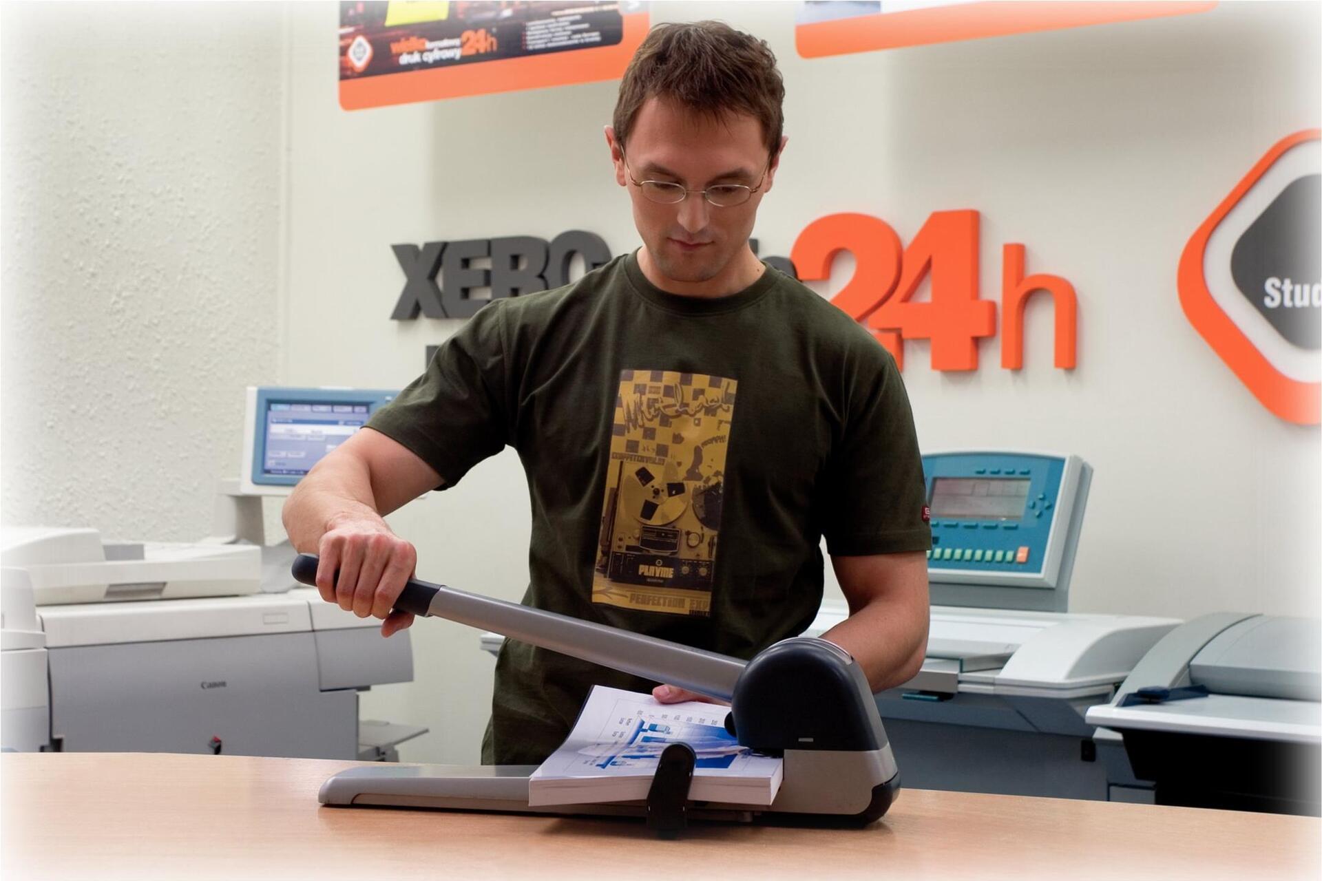 LEITZ Registraturlocher/Superlocher Stanzleistung:250 Blatt silber 5182 ...